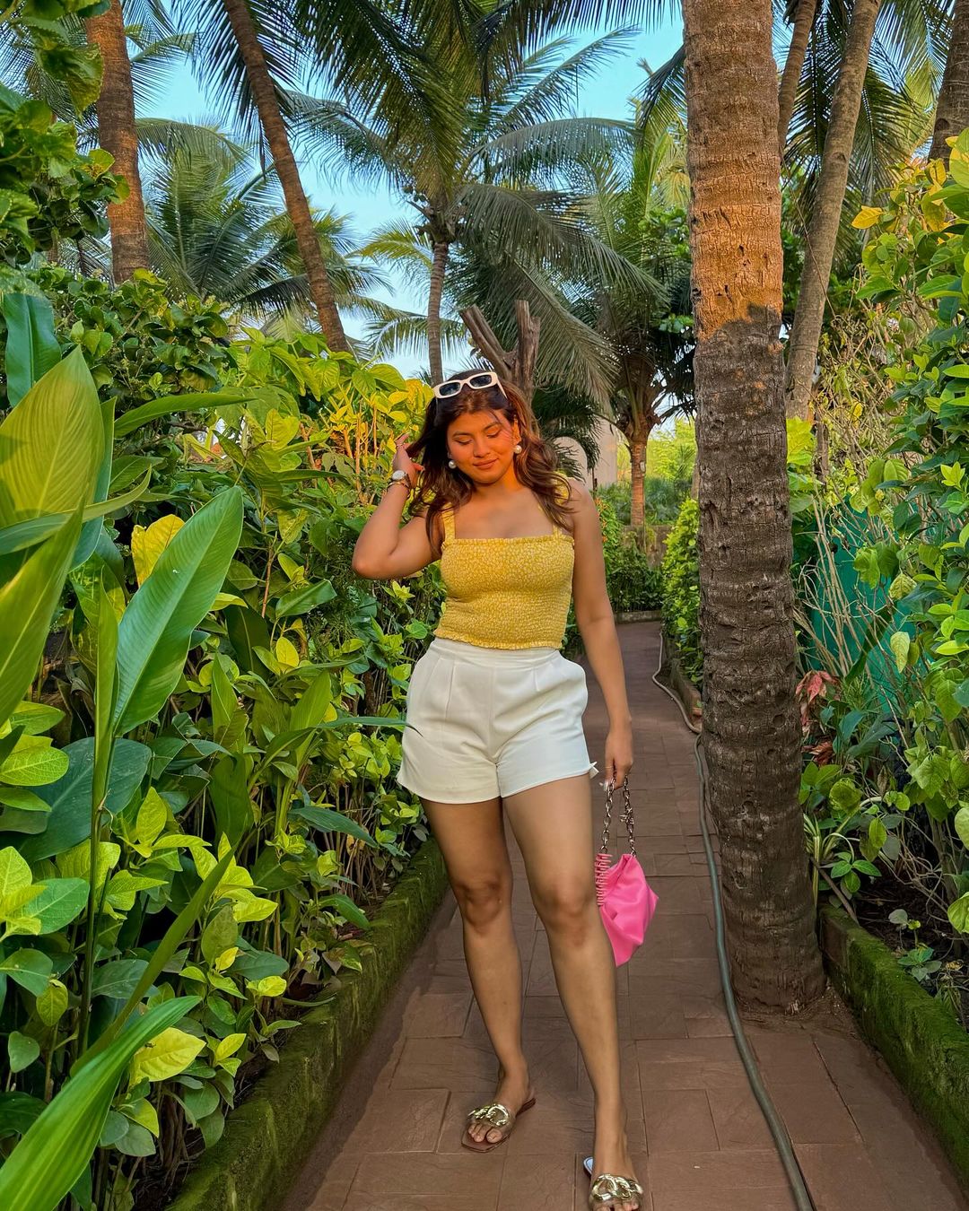 Stylish Summer Beach Outfits - From Daytime Chic to Evening Elegance