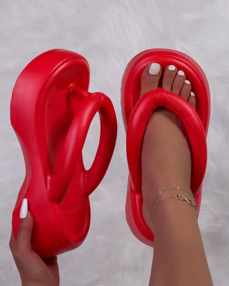21 Trendy Summer Slippers for Women: Fashion Sandals & Casual Beach ...