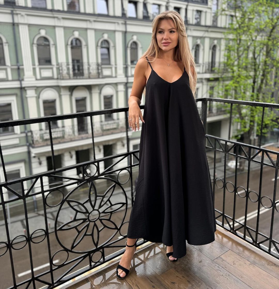 22 Stylish Black Sundress Outfit Ideas for Summer: Casual, Aesthetic ...