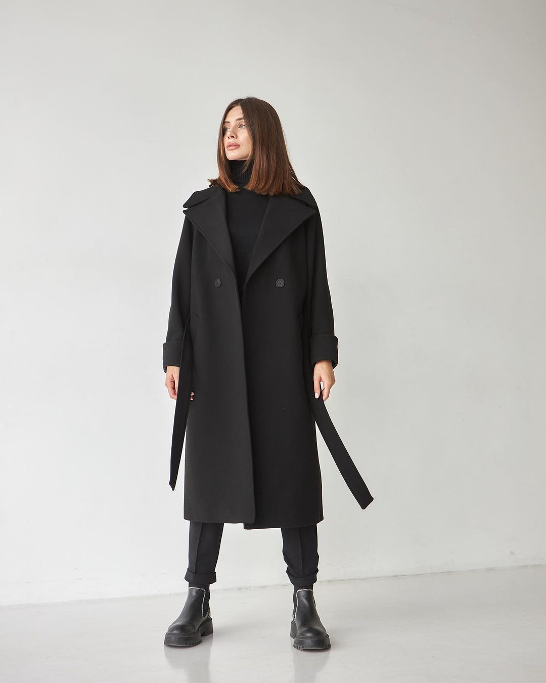 22 Elegant Ideas for Styling Black Coat Women Outfits - Winter, Formal ...