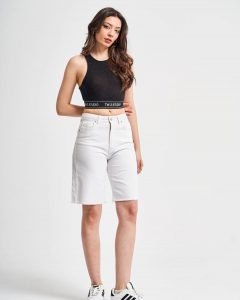 23 Ideas to Style White Shorts for Women - Summer Outfits and More