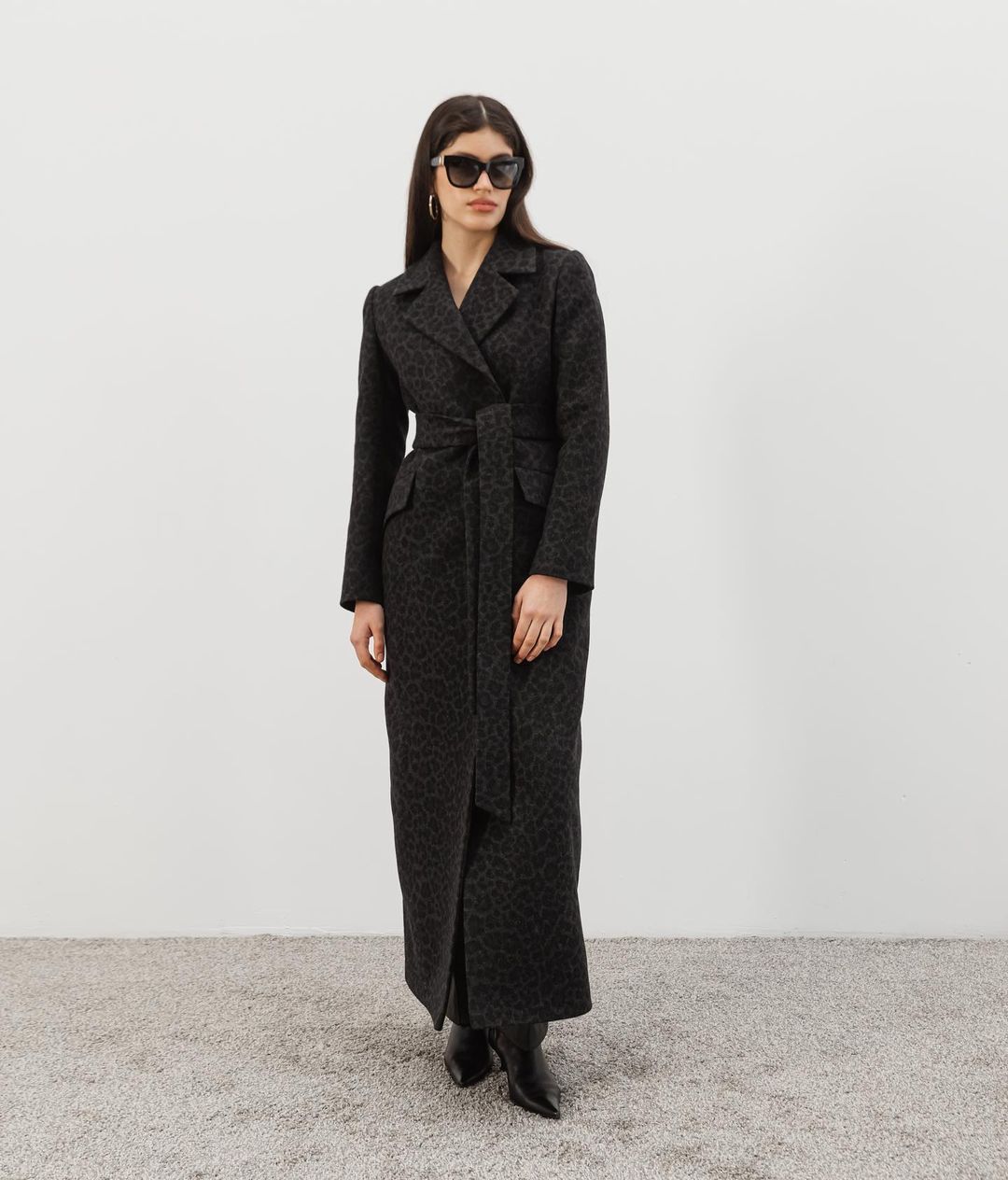 22 Elegant Ideas for Styling Black Coat Women Outfits - Winter, Formal ...