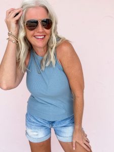 22 Ideas for Trendy Tops for Women Over 50 Year: Summer, Boho, Tank ...