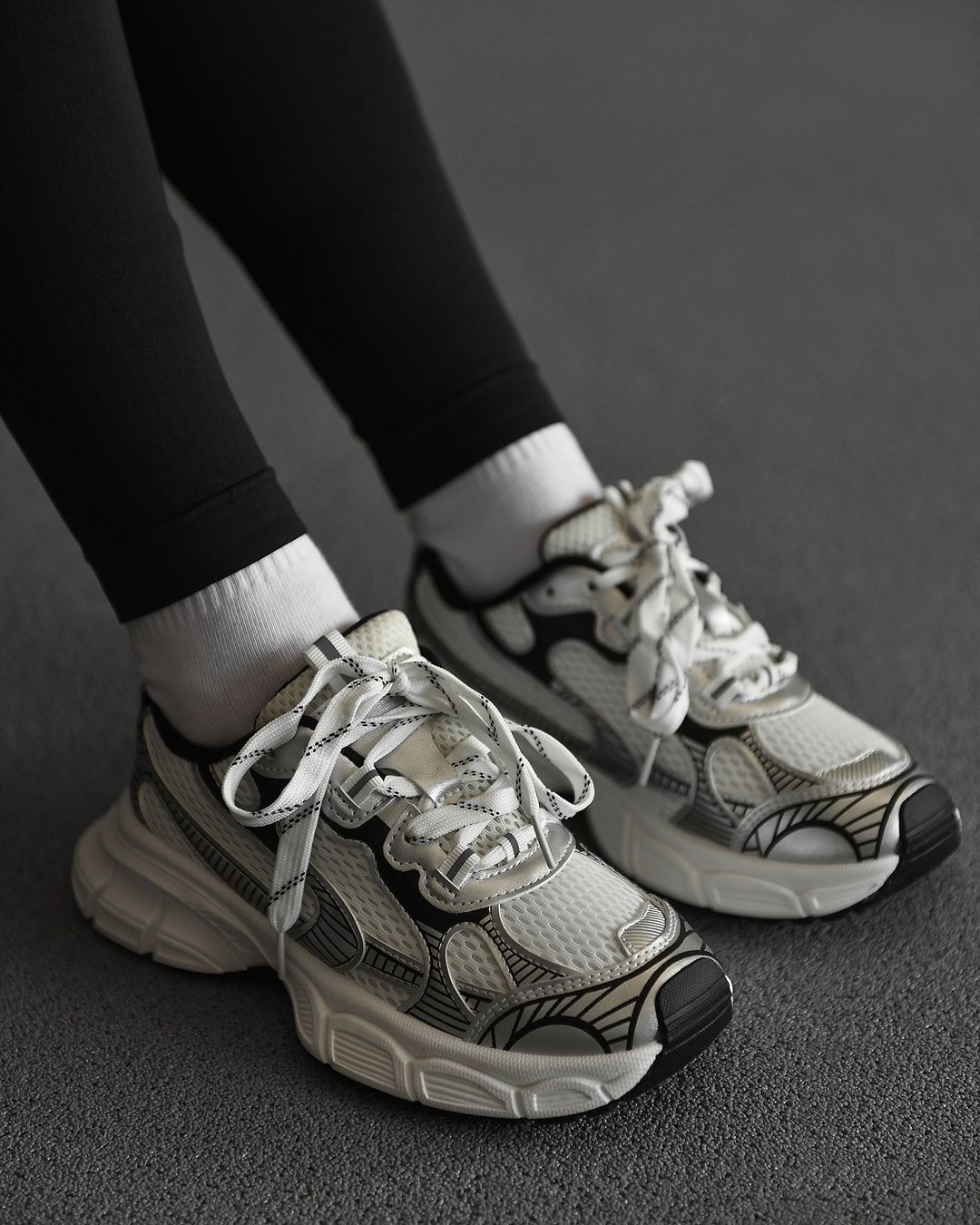 23 Ideas for Women's Work Sneakers: Business Casual and Smart Casual ...