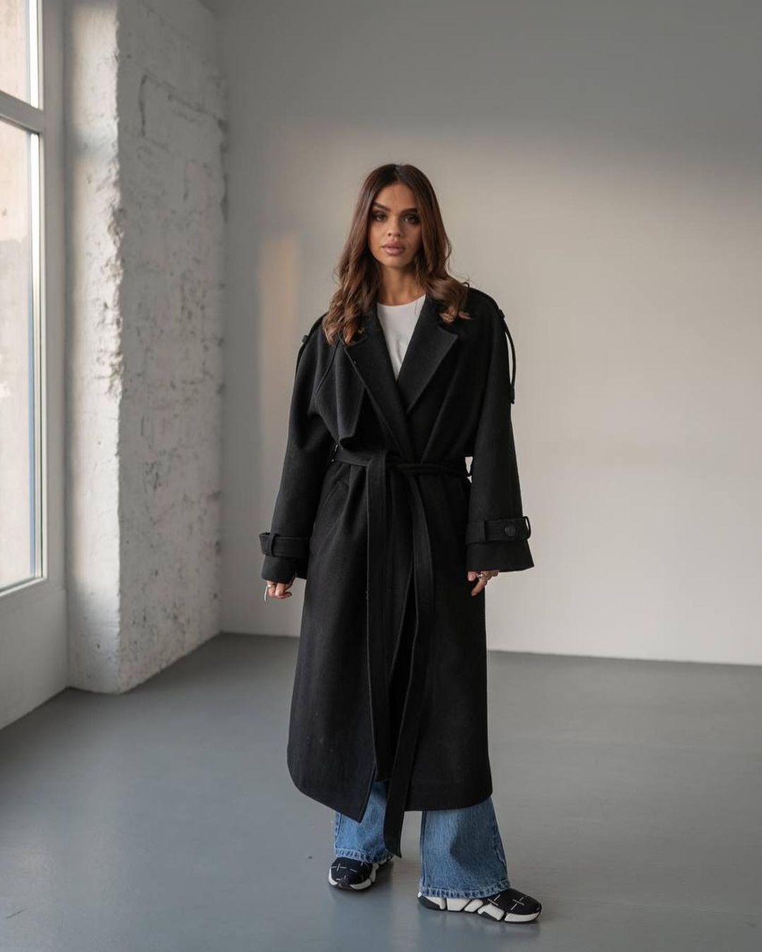 22 Elegant Ideas for Styling Black Coat Women Outfits - Winter, Formal ...
