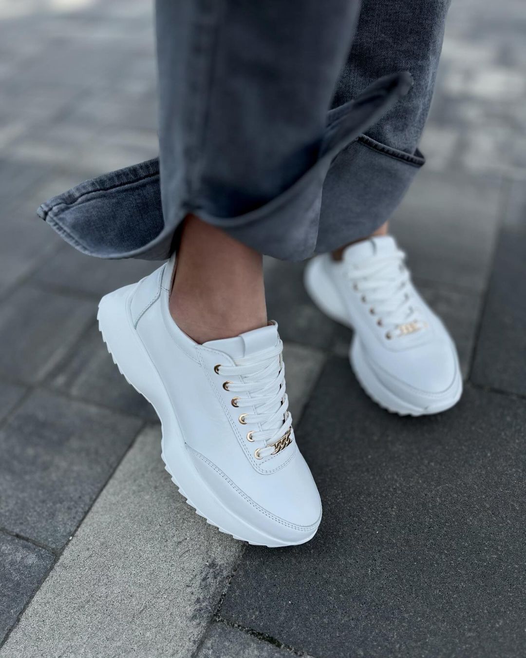 23 Ideas for Women's Work Sneakers: Business Casual and Smart Casual ...