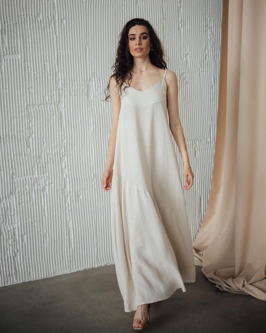 23 Ideas for Stunning Maxi Sundress Outfits: Casual, Summer, and More