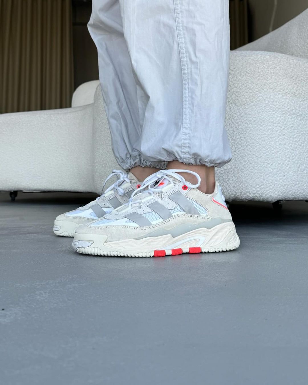 23 Ideas for Women's Work Sneakers: Business Casual and Smart Casual ...