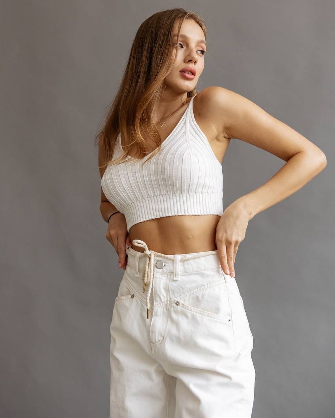 22 Stylish Ideas for Outfits Featuring White Tank Tops for Women ...