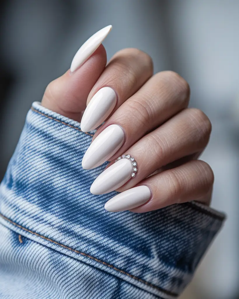 20 White Spring Nails Ideas 2025 – Acrylic, Almond, Square & Floral Designs
